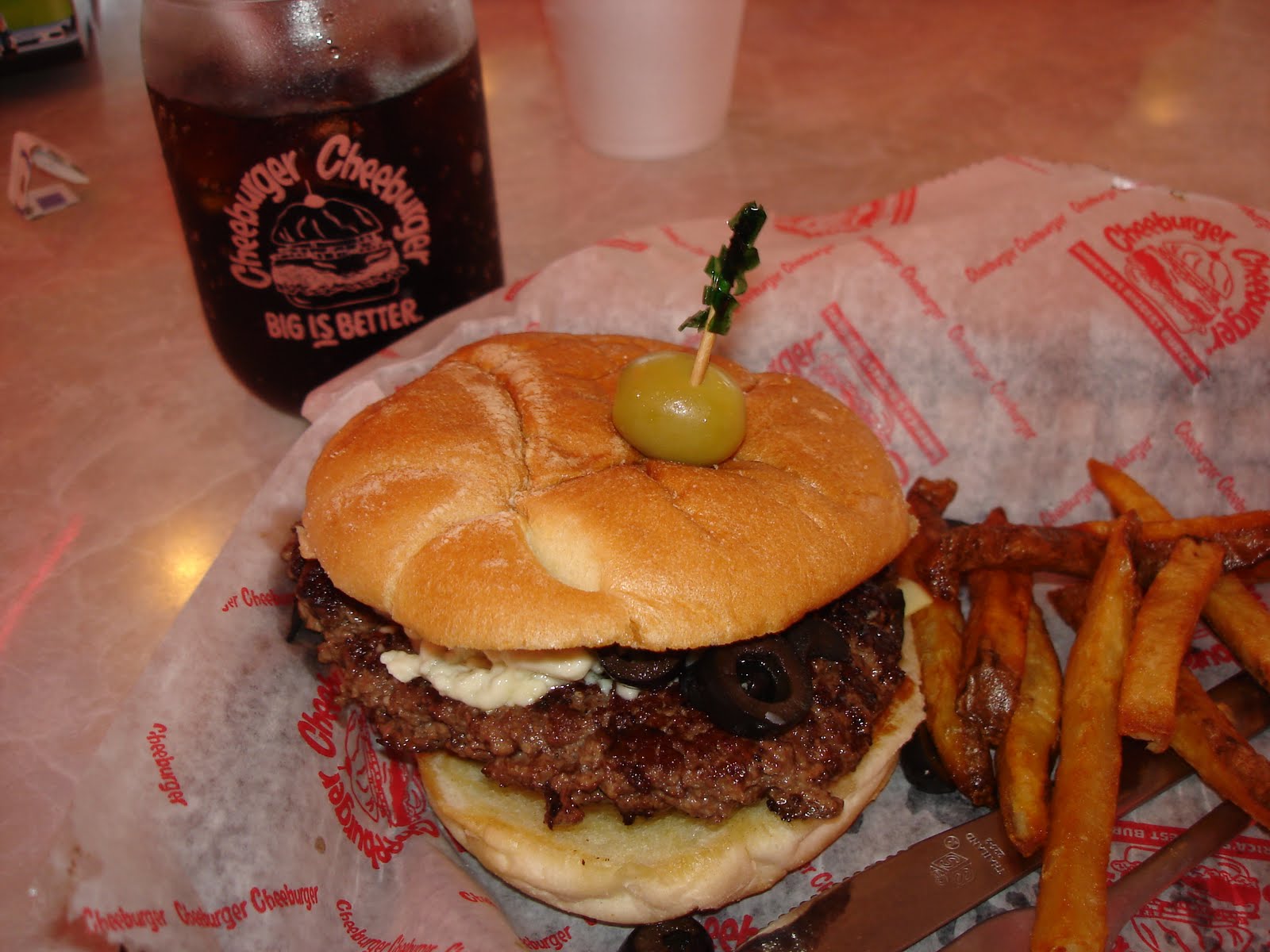 The Tiny Skillet: Cheeburger Cheeburger - Birthday Lunch!
