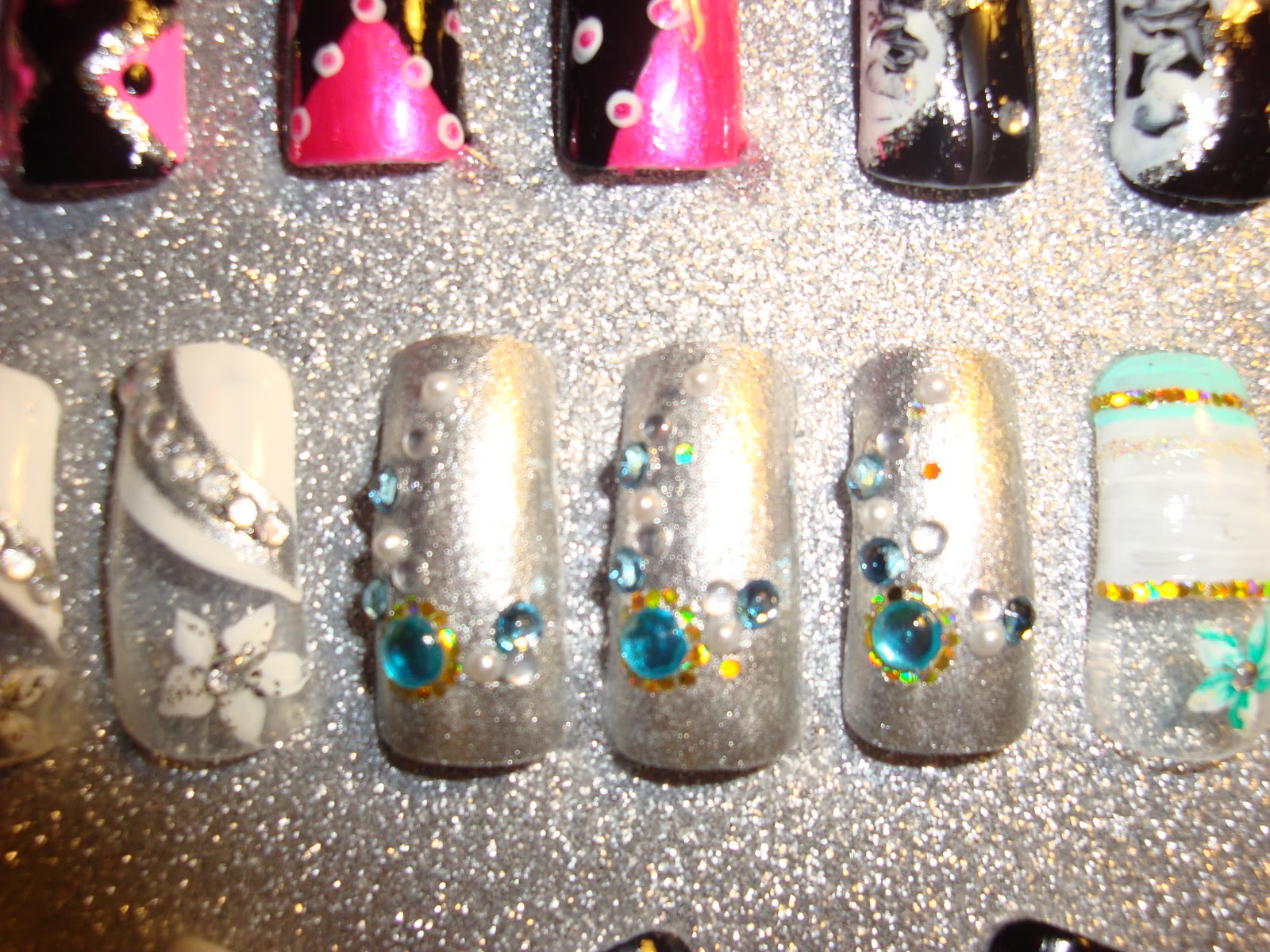 NailHolics / RT7 Total Beauty Salon: 2D Nail Designs by Min