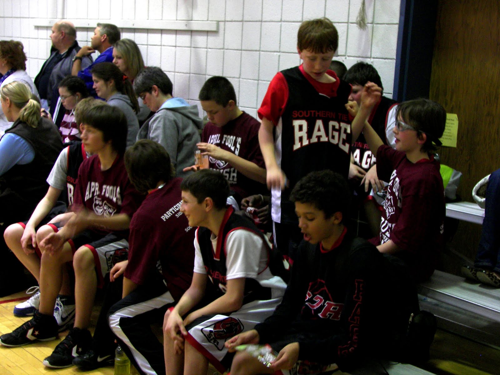 THE BASKETBALL BLOG: Rage Red goes 2-2 in Sidney; just misses 3-1 after ...