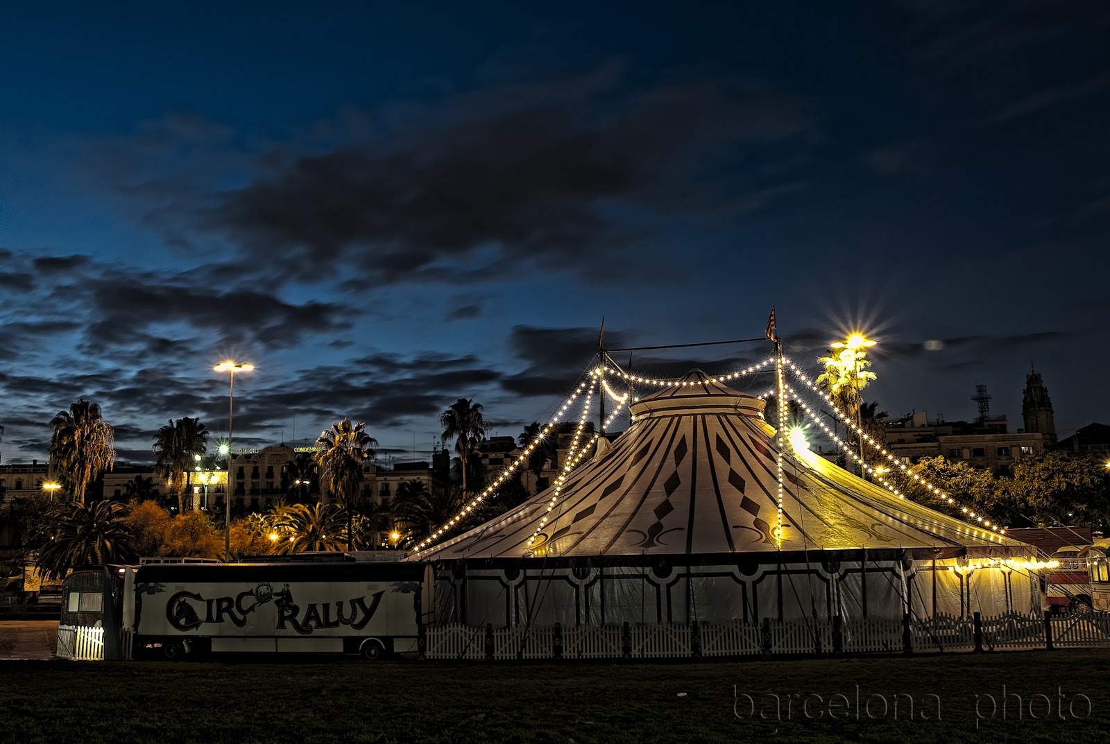 BARCELONA PHOTO: CIRCO RALUY .PORT VELL. BARCELONA