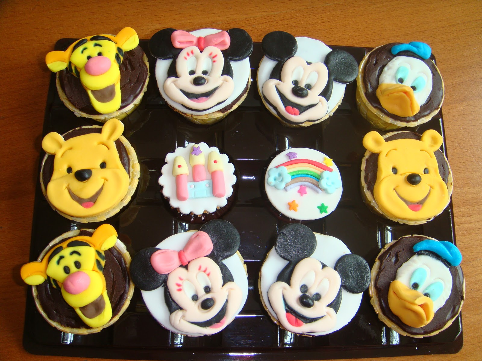 Yummy Baking: Mickey, Pooh, Disney Cupcakes (D1)