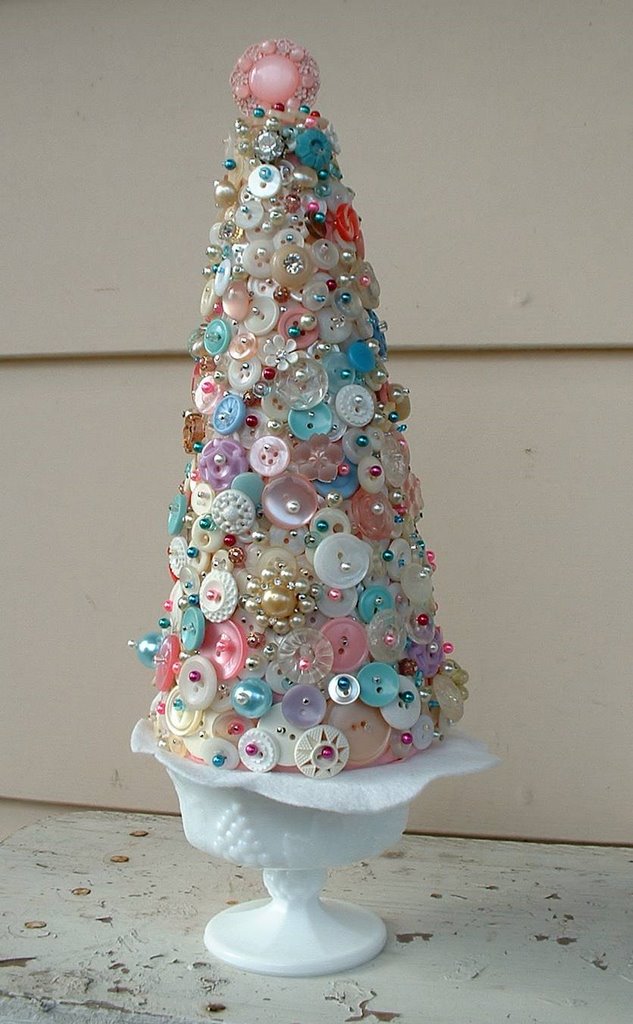 Smitten: DIY Love: Button Tree