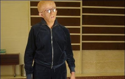 The best source of free wallpapers: How Amitabh Bachchan Became Auro ...
