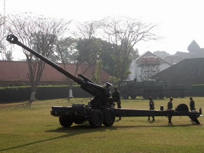 gambar TNI Indonesia: Meriam TNI