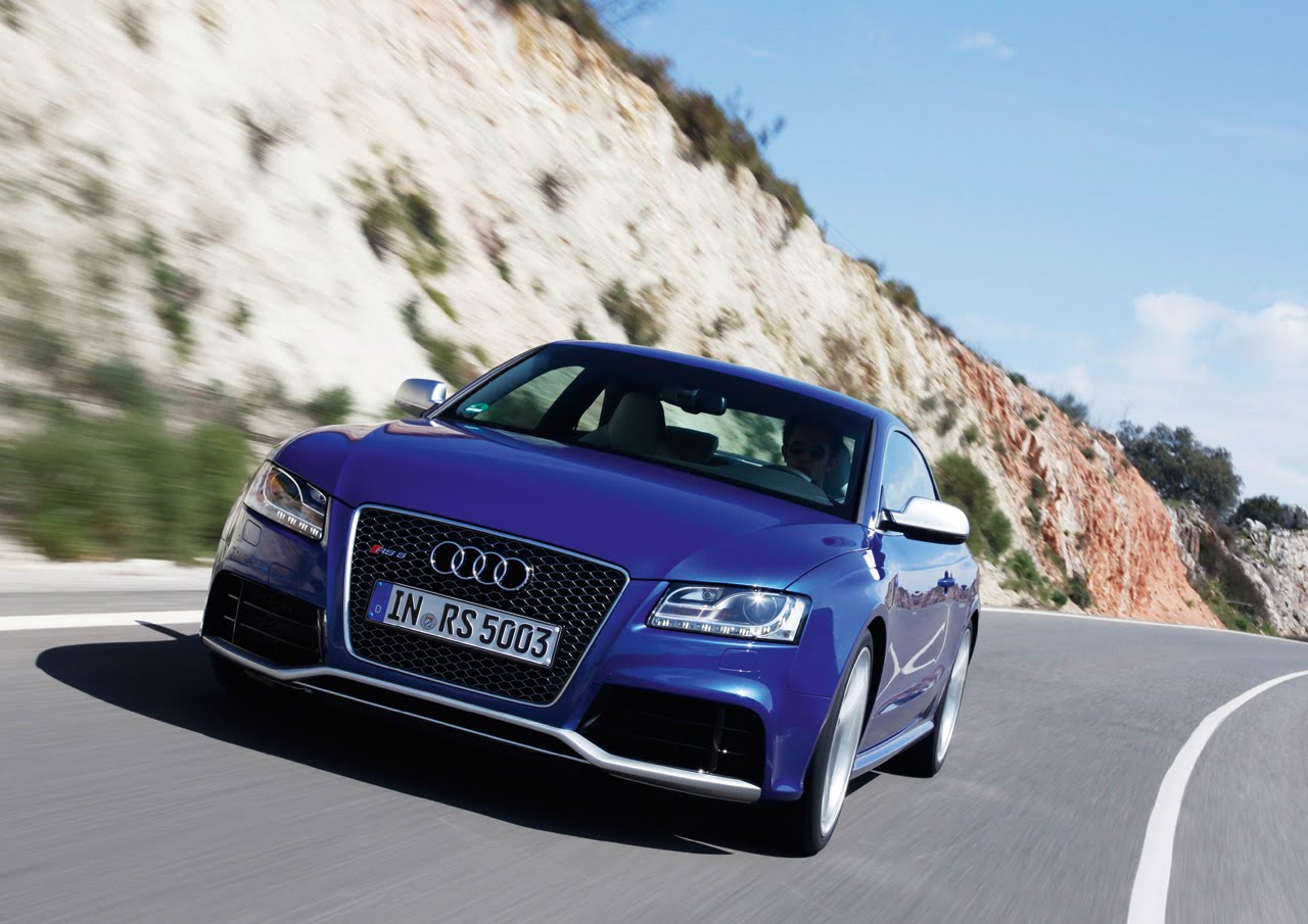 New Photos of Audi RS5 in Sprint Blue and Ibis White | quattroholic.com