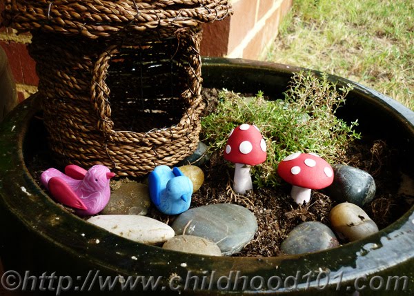 Who's Moved Into Little World? - Childhood101