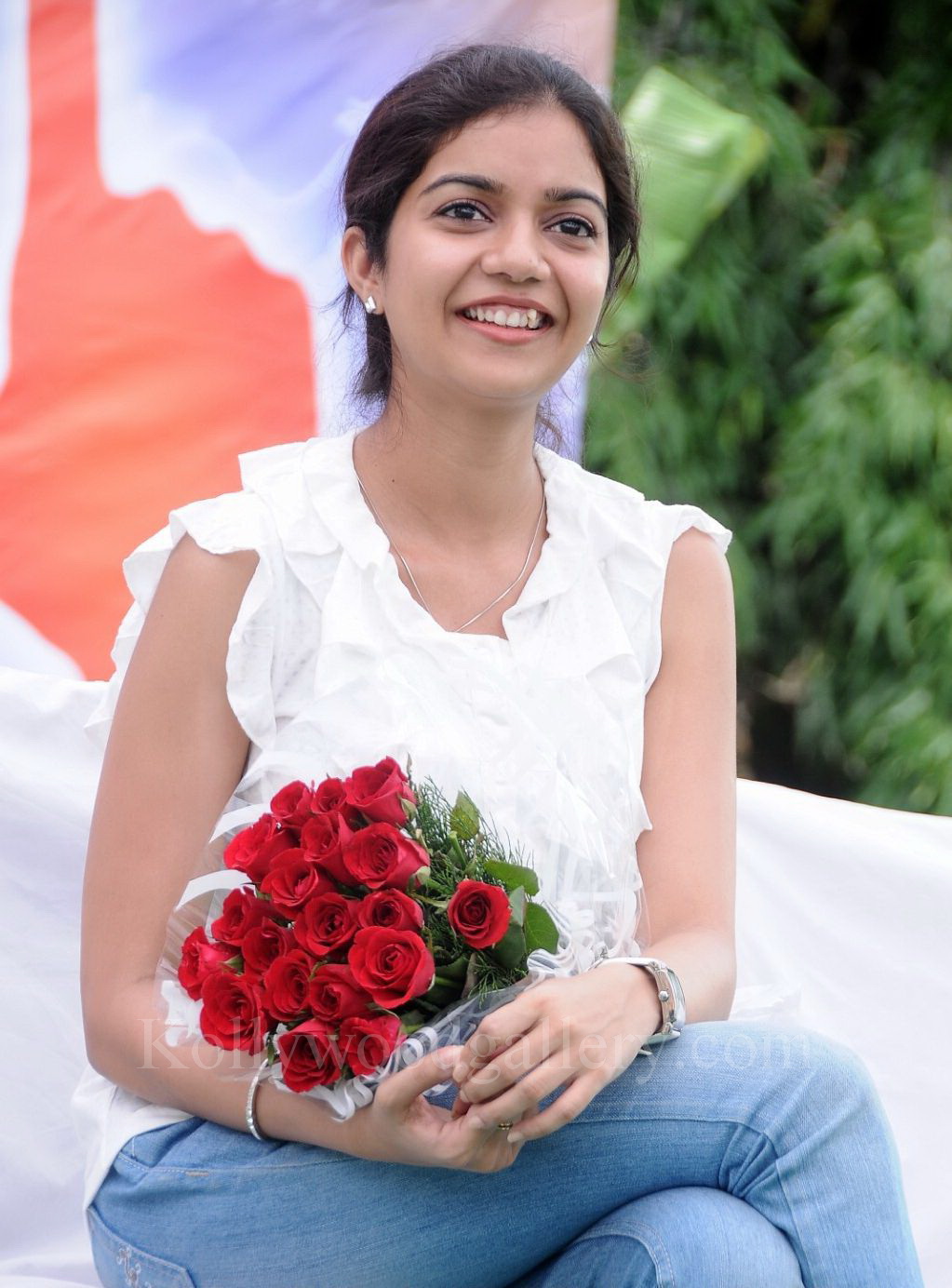 Swathi Cute Stiils,Beautiful Smile Swathi,Swathi Photos,Swathi ...
