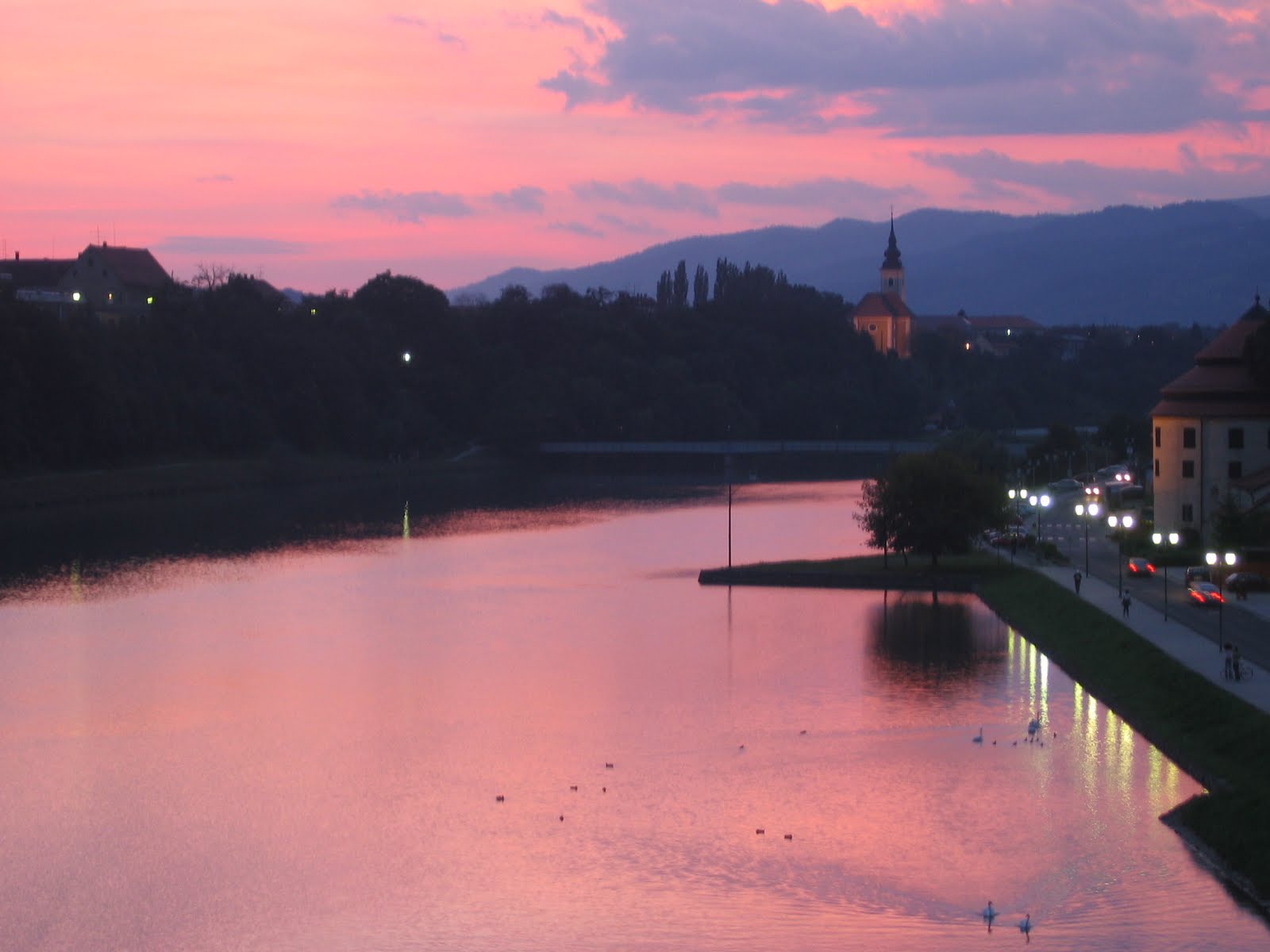 ¡Disfrutando de la vida!: Atardecer sobre el Río Drava, desde el Glavni ...