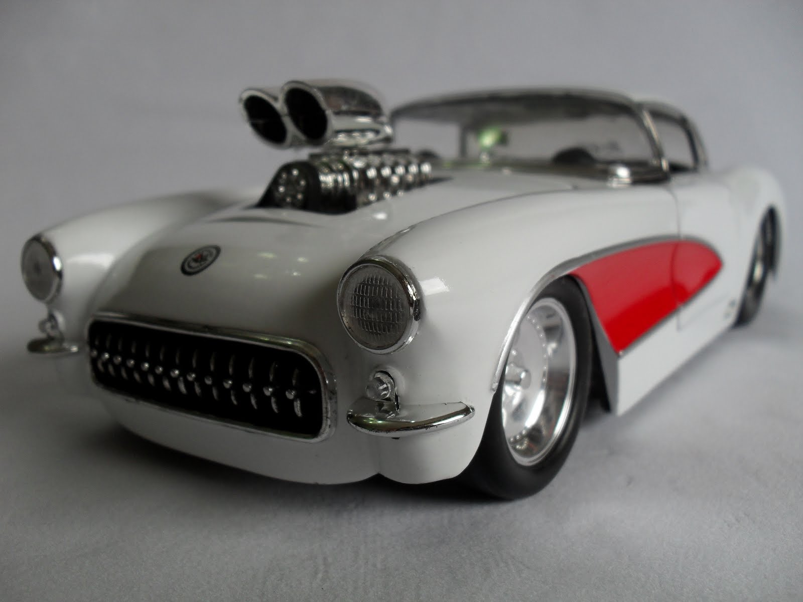 Coleção de carros em miniatura do Assis: Chevy Corvette 1957 - escala 1/24