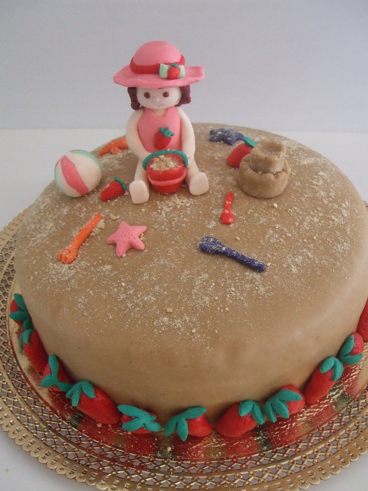 Baked in Heaven: Bolo "A Maria e o Docinho de Morango na Praia"