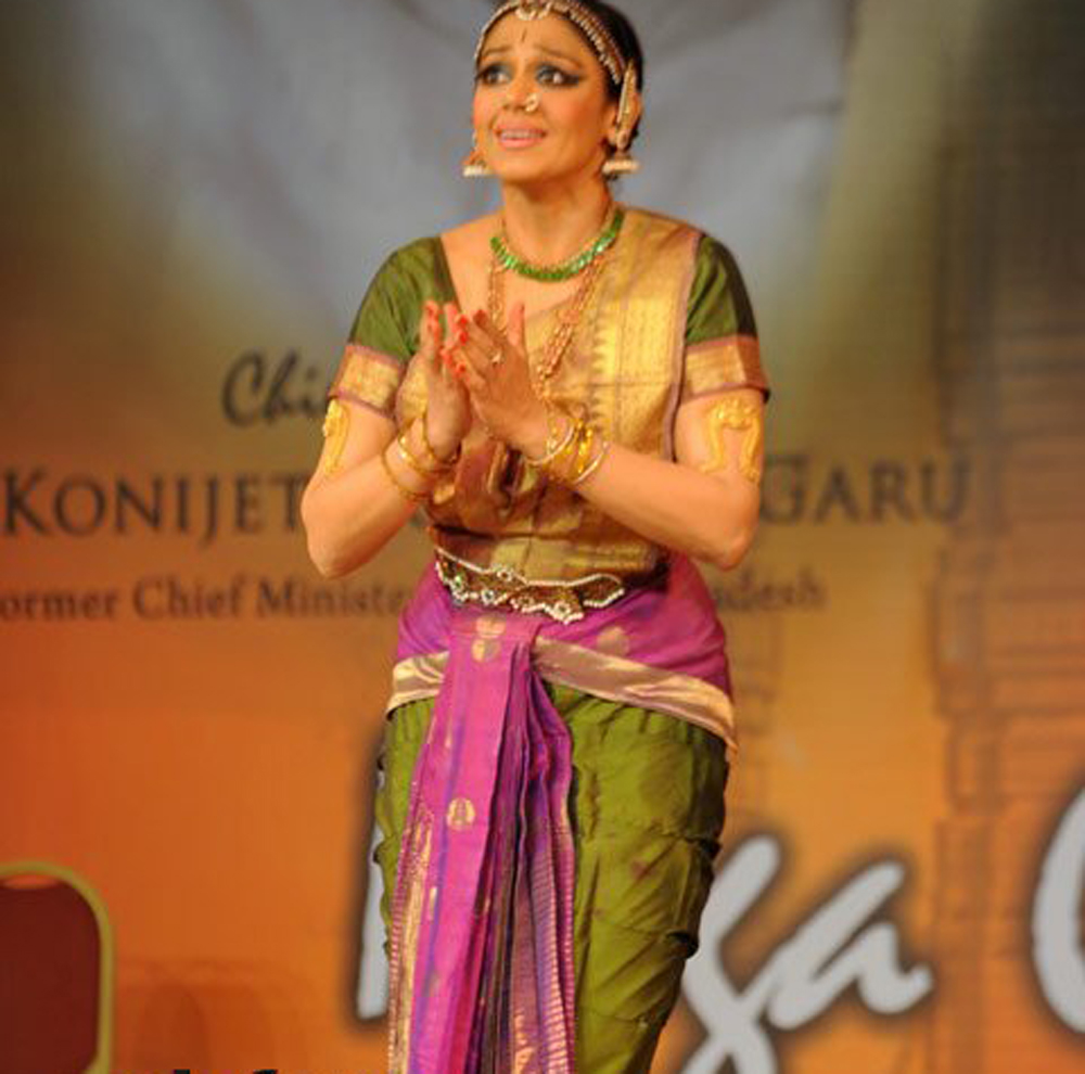 Shobana Dancing Photogallery ~ Gallery Bay