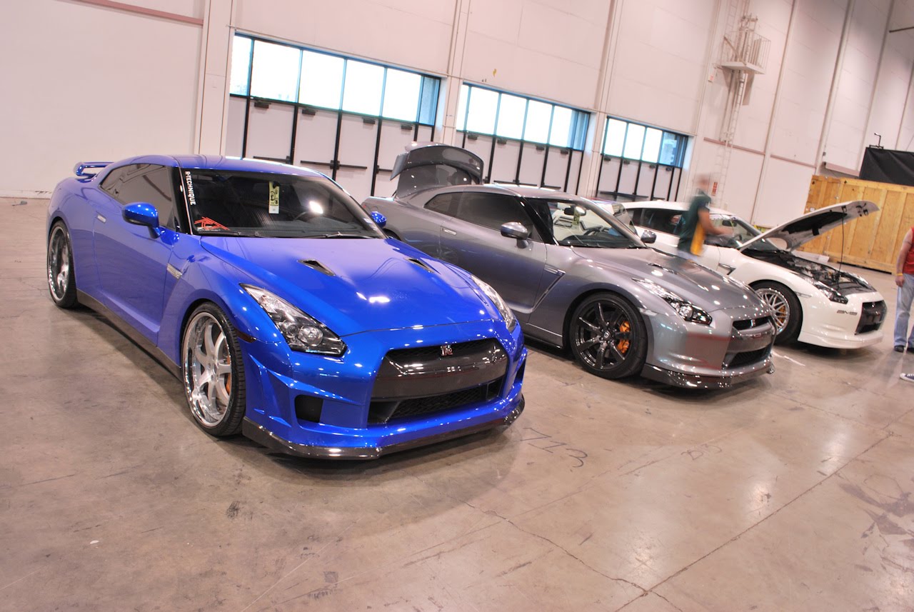 WORLD PREMIERE OF BLUE NISSAN GT-R R35