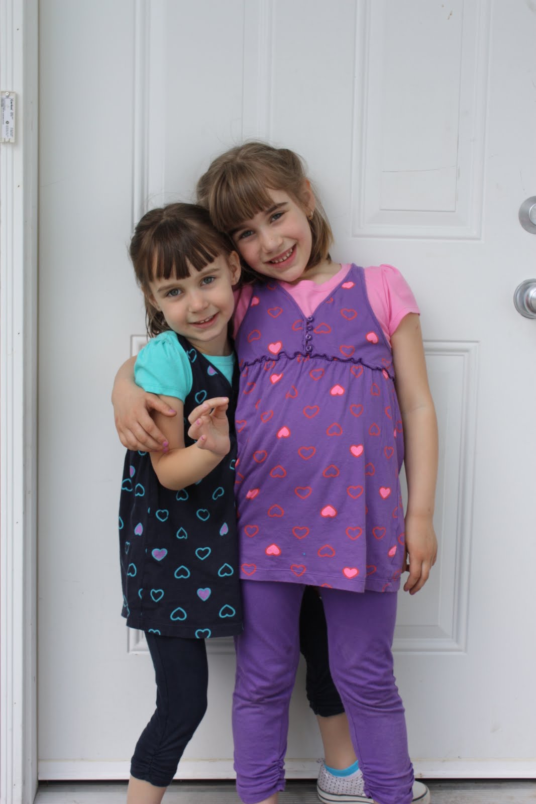 Full House!: Adorable girls in matching outfits