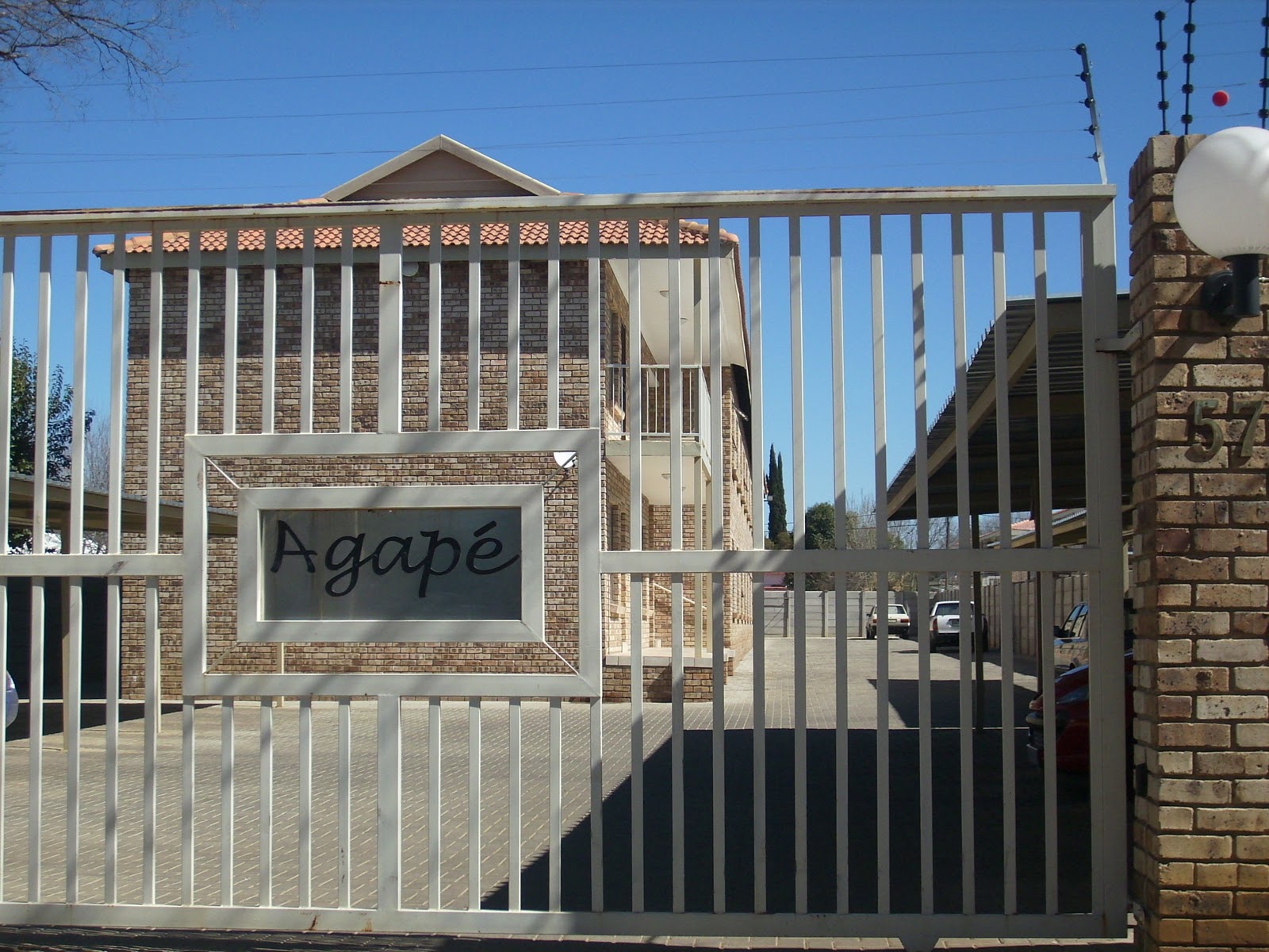 Fine Living Real Estate: STUDENTE BEHUISING - R 455 000-00