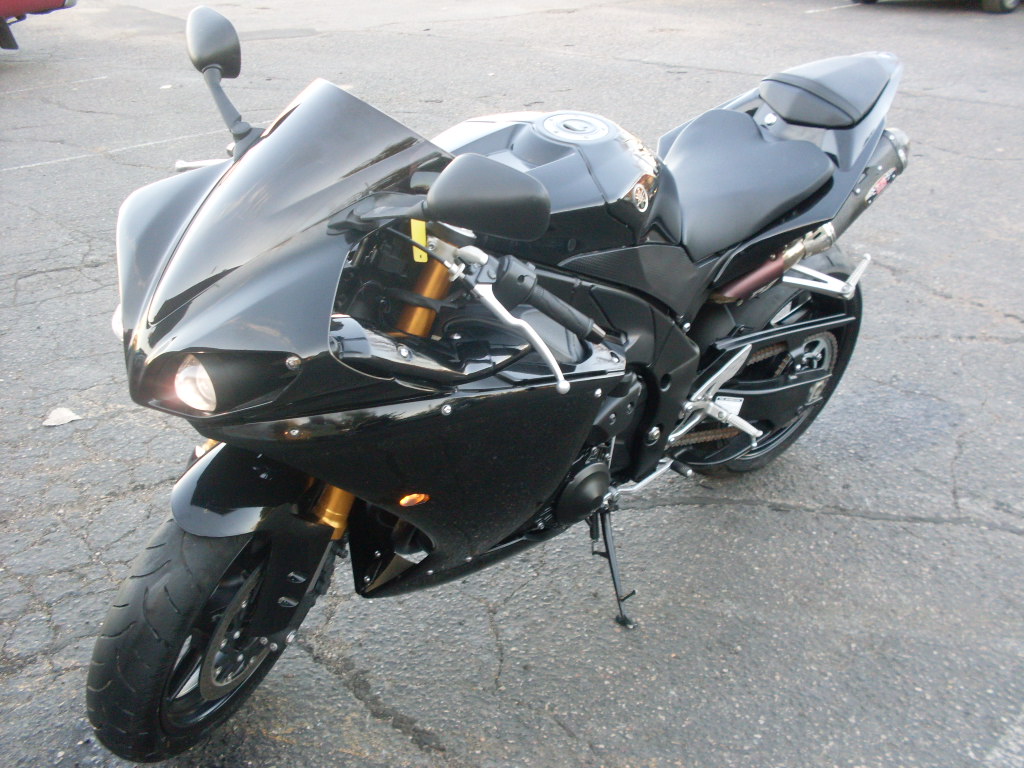 luisrideauto: 2009 Yamaha R1 with 1000cc Engine, 6 speed manuel 3K Miles!!