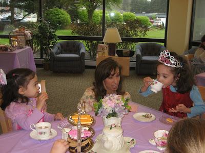 A Silly Mommy of 2 Silly Girls: Fancy Nancy Tea Party