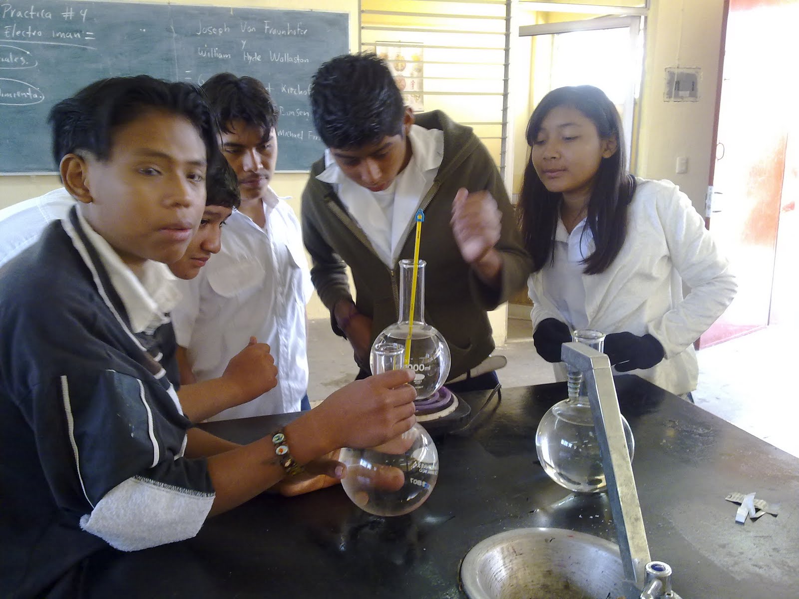 SECUNDARIA TEC NUM.57 CIENCIAS: TRABAJANDO EN EL LABORATORIO