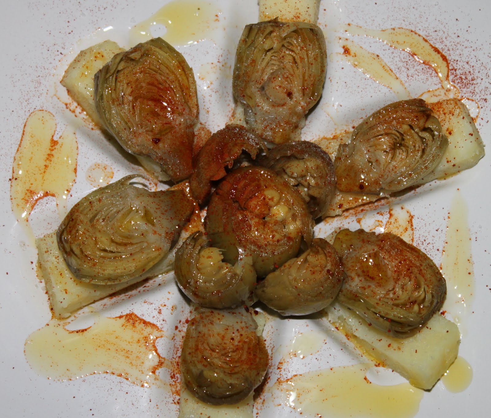 KESITO: ALCACHOFAS EN ACEITE DE OLIVA Y EMPLATADA A LA GALLEGA