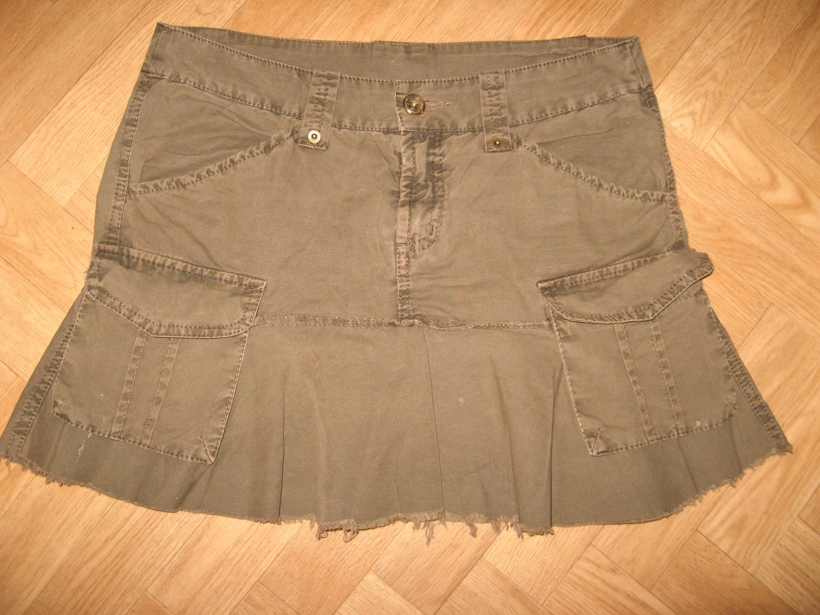 VIDE DRESSING DISCOUNT: MINI JUPE VERTE MILITAIRE