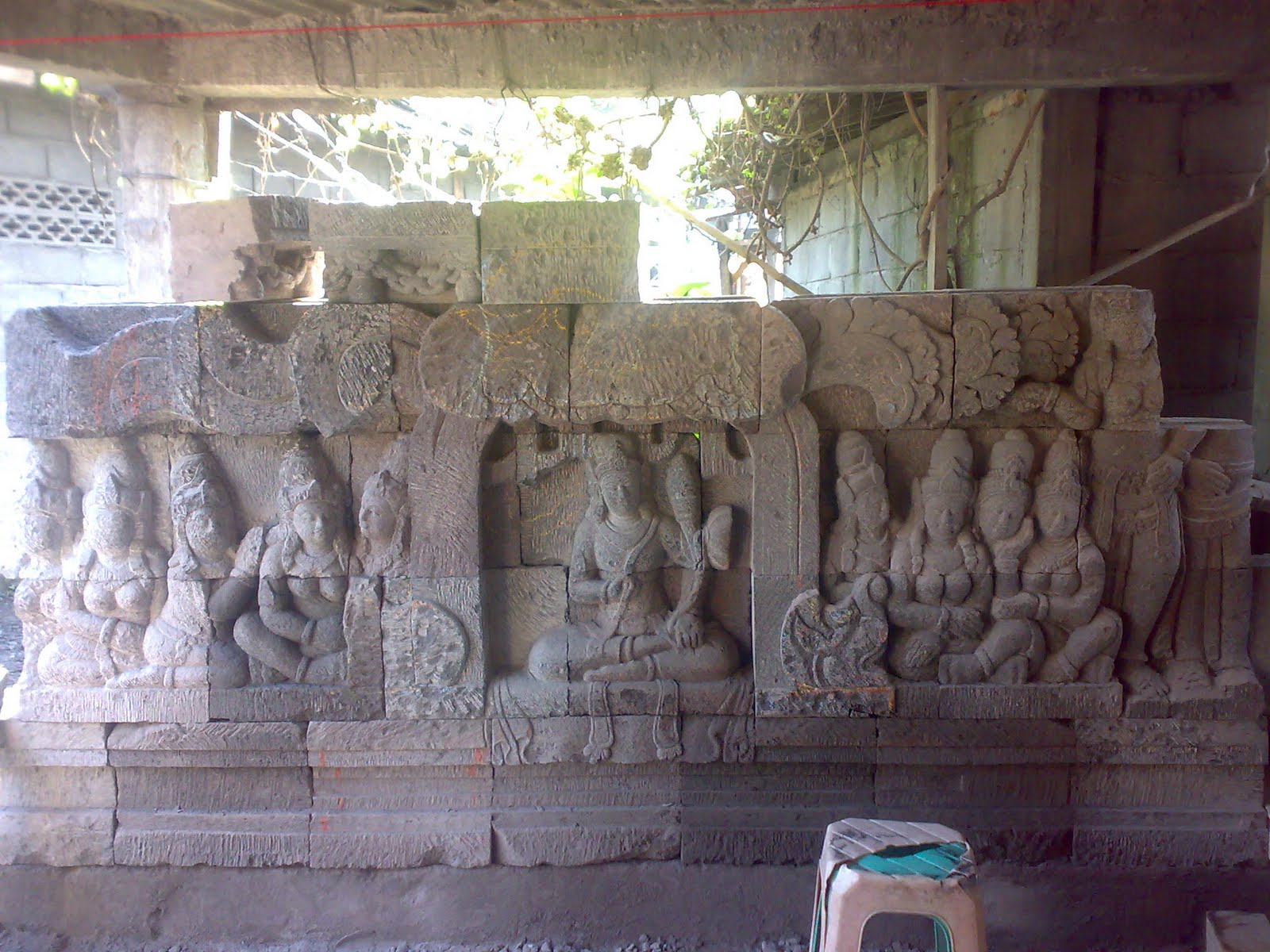 lavastone: patung batu prumpung