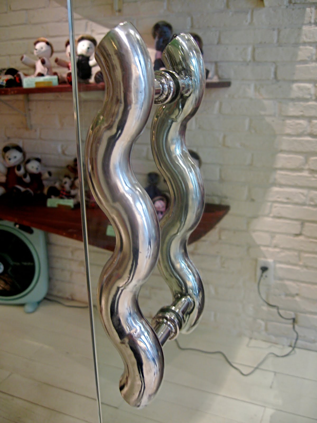 saigon today: Funky door handle