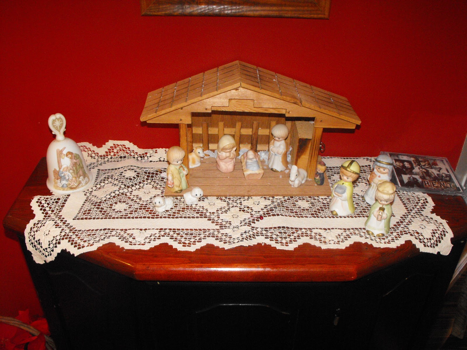 Abundant Chaos, Abundant Blessings: Inside of the house decorated - Check!