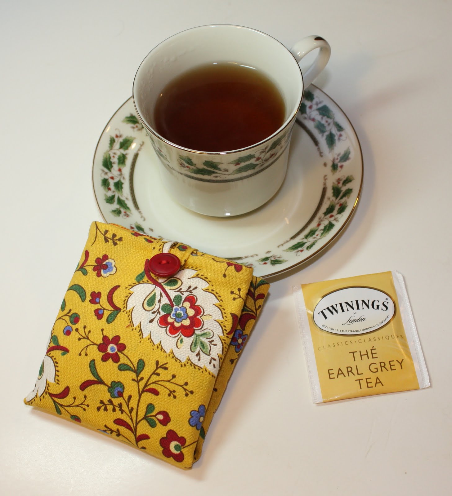 Thimbles, Bobbins, Paper and Ink: Stocking stuffer idea: Teabag Pouch