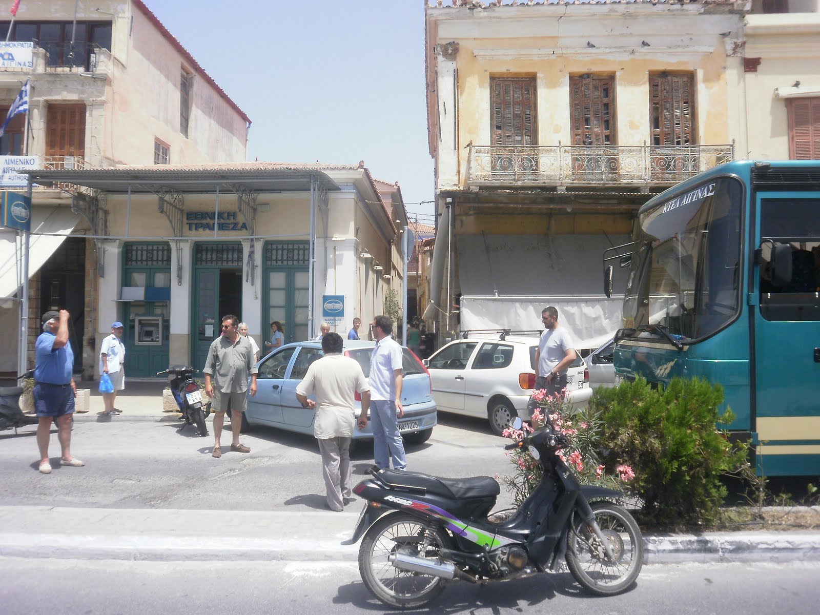aiakosrex: ΕΙΚΟΝΕΣ ΑΠΟ ΤΟ ΚΑΛΟΚΑΙΡΙ. ΚΑΠΟΙΟΣ ΠΑΡΚΑΡΕ ΚΛΕΙΝΟΝΤΑΣ ΤΗ ...