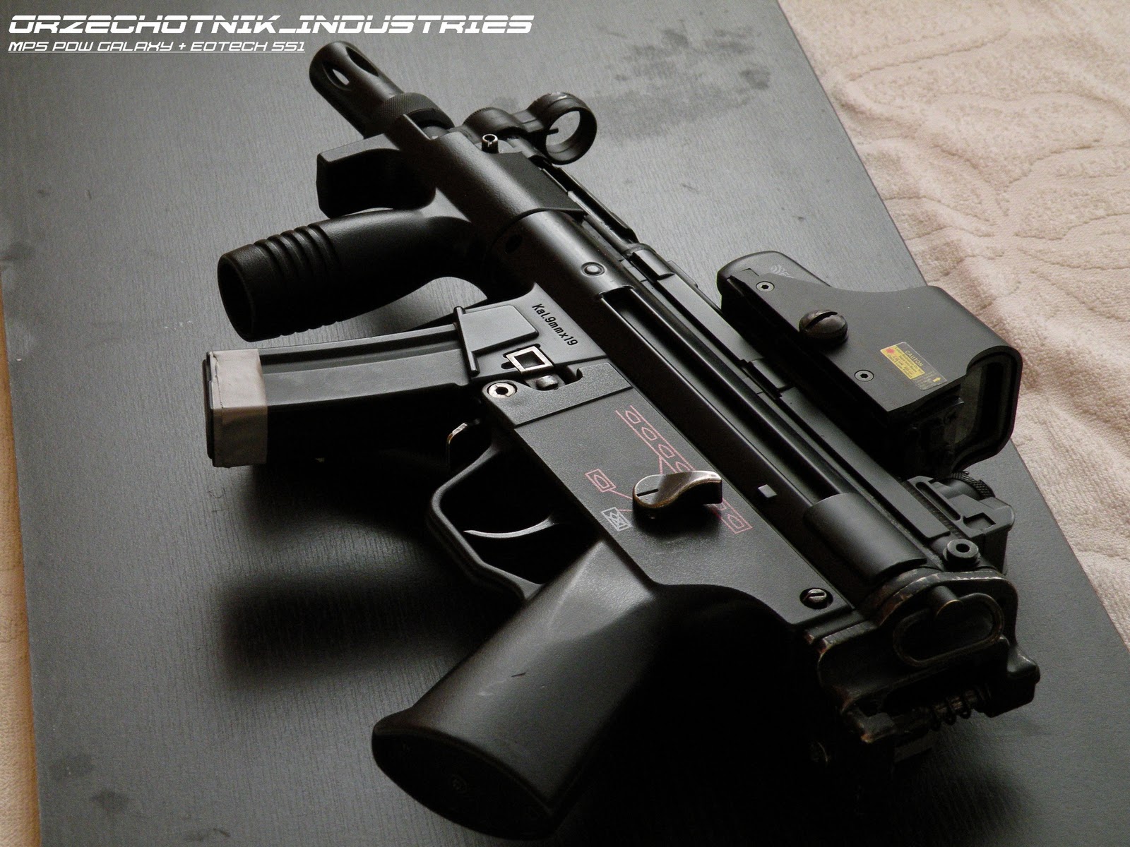 The-KeyZone: Submachine Gun-Heckler & Koch MP5