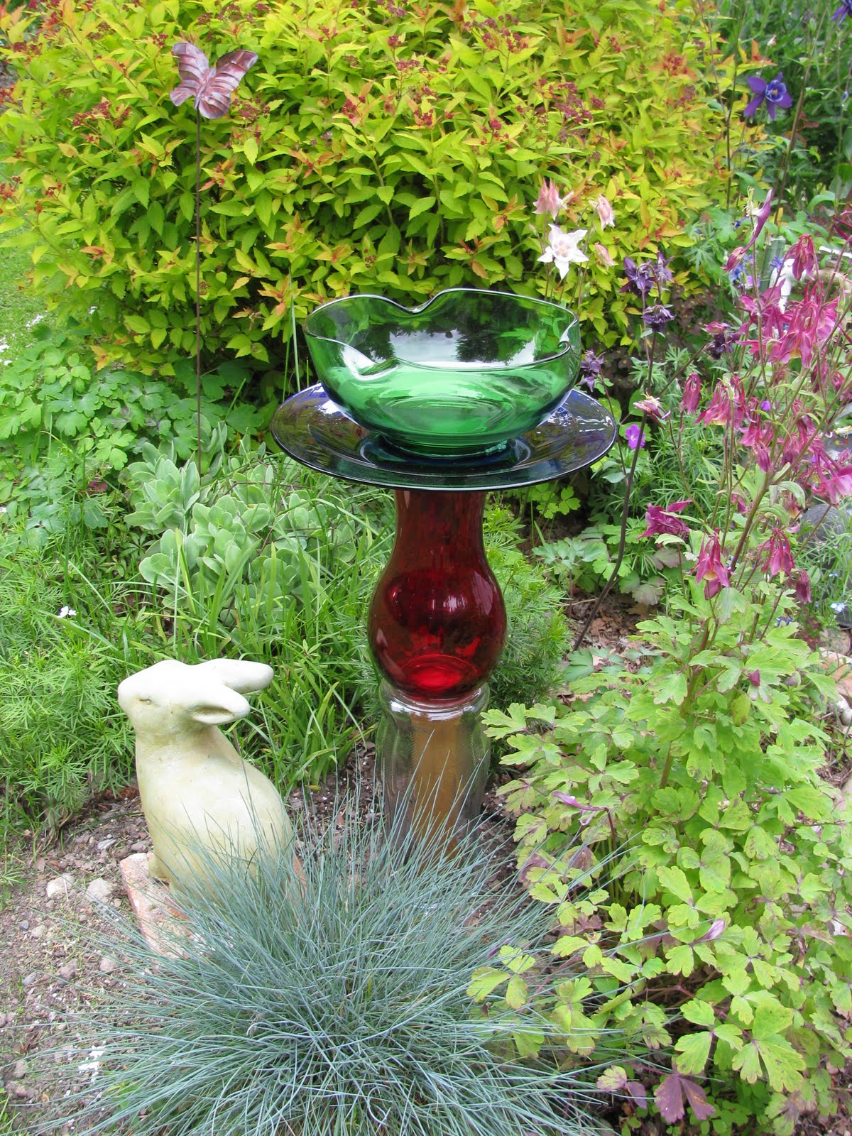 Linda Letters:: Yard Art: Glass in the Garden