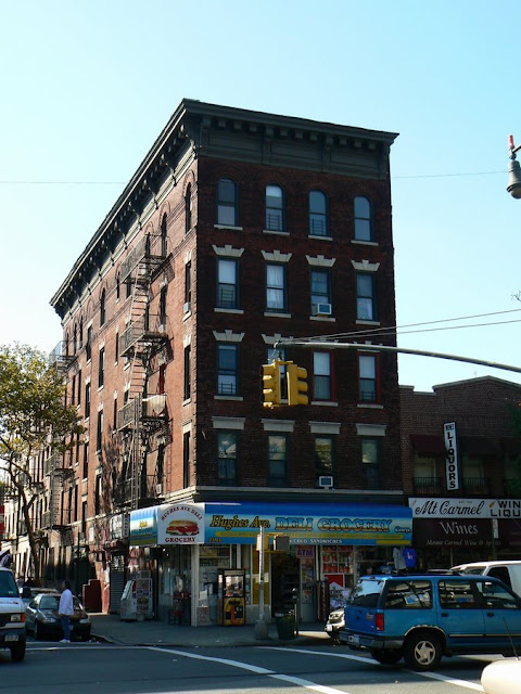 Walk in New York: Bronx : Little Italy : Arthur Avenue