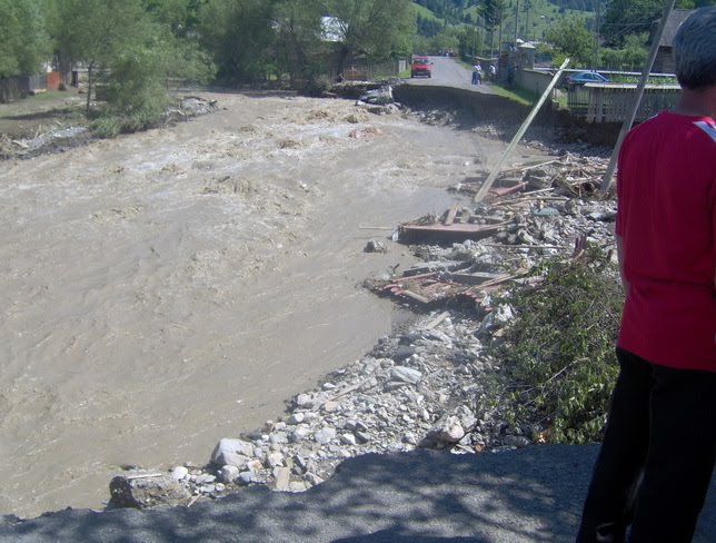 vinca. vestea. neamt. blog: Primarul de Damuc (Neamt): "Plang! Apele ne ...