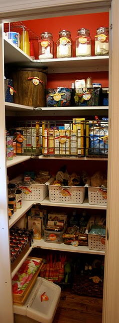 the clever chic: Pretty Pantries