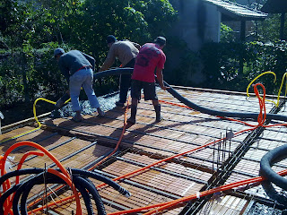 Residência G.F. Campeche: Execução da laje térrea.