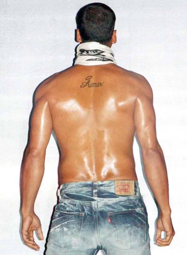 Shirtless Bollywood Men: Akshay Kumar