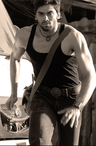 Shirtless Bollywood Men: Niketan Dheer