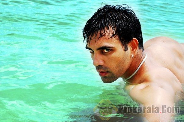 Shirtless Bollywood Men: September 2010