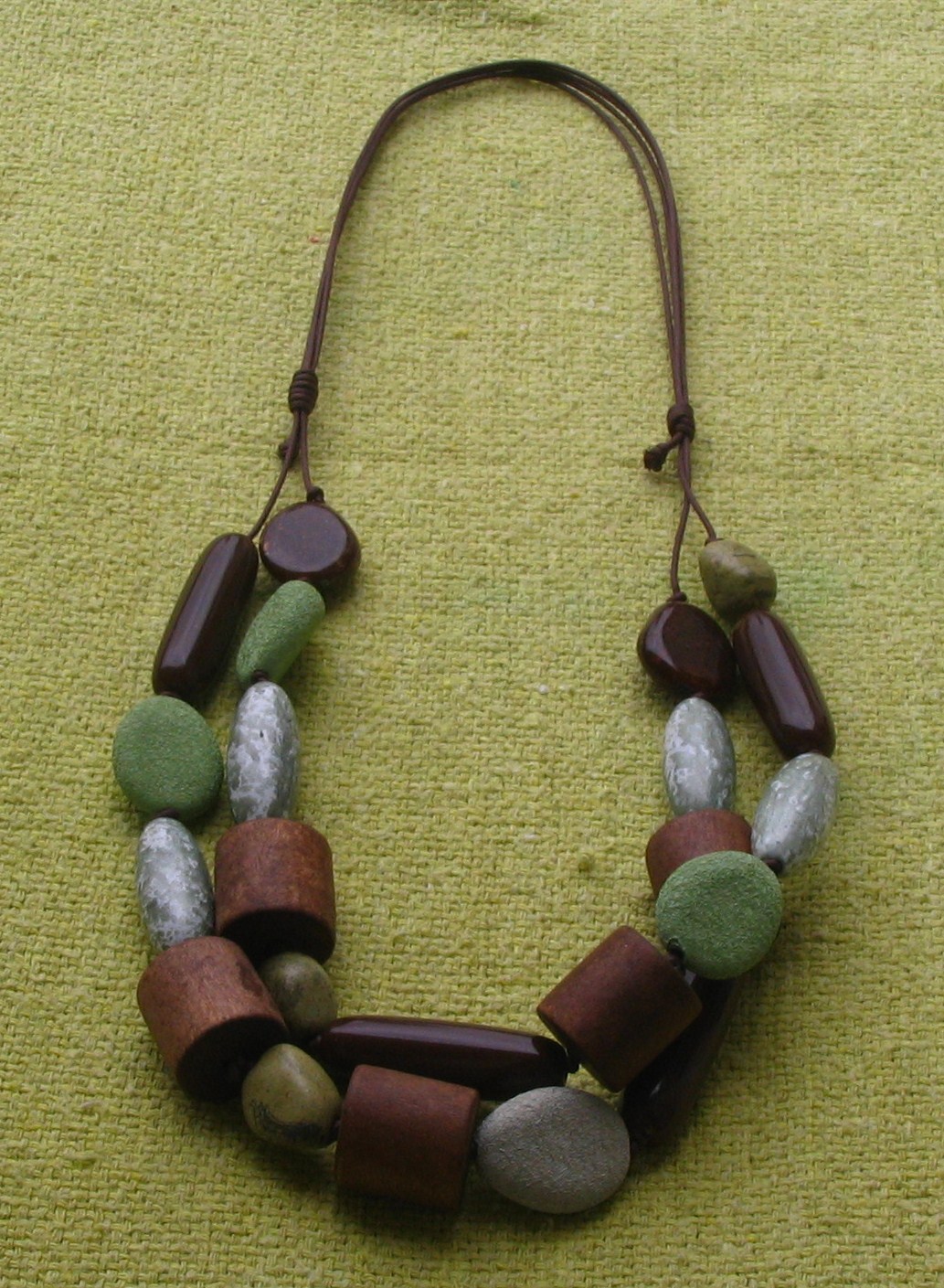 bijoux de edição limitada: colares curtos