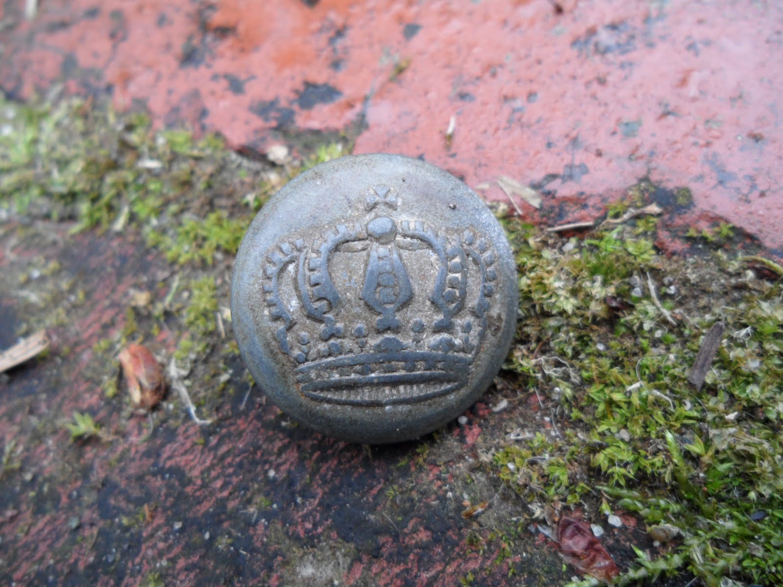 Four Bees: WW1 Button Grouping