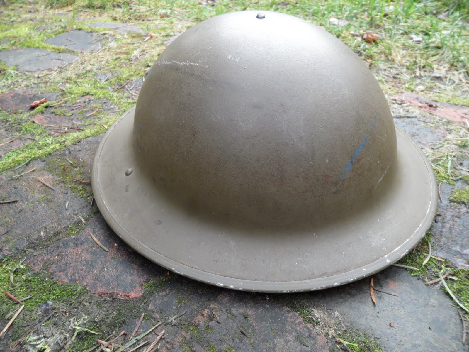 Four Bees: Canadian MKII Helmet, WW2