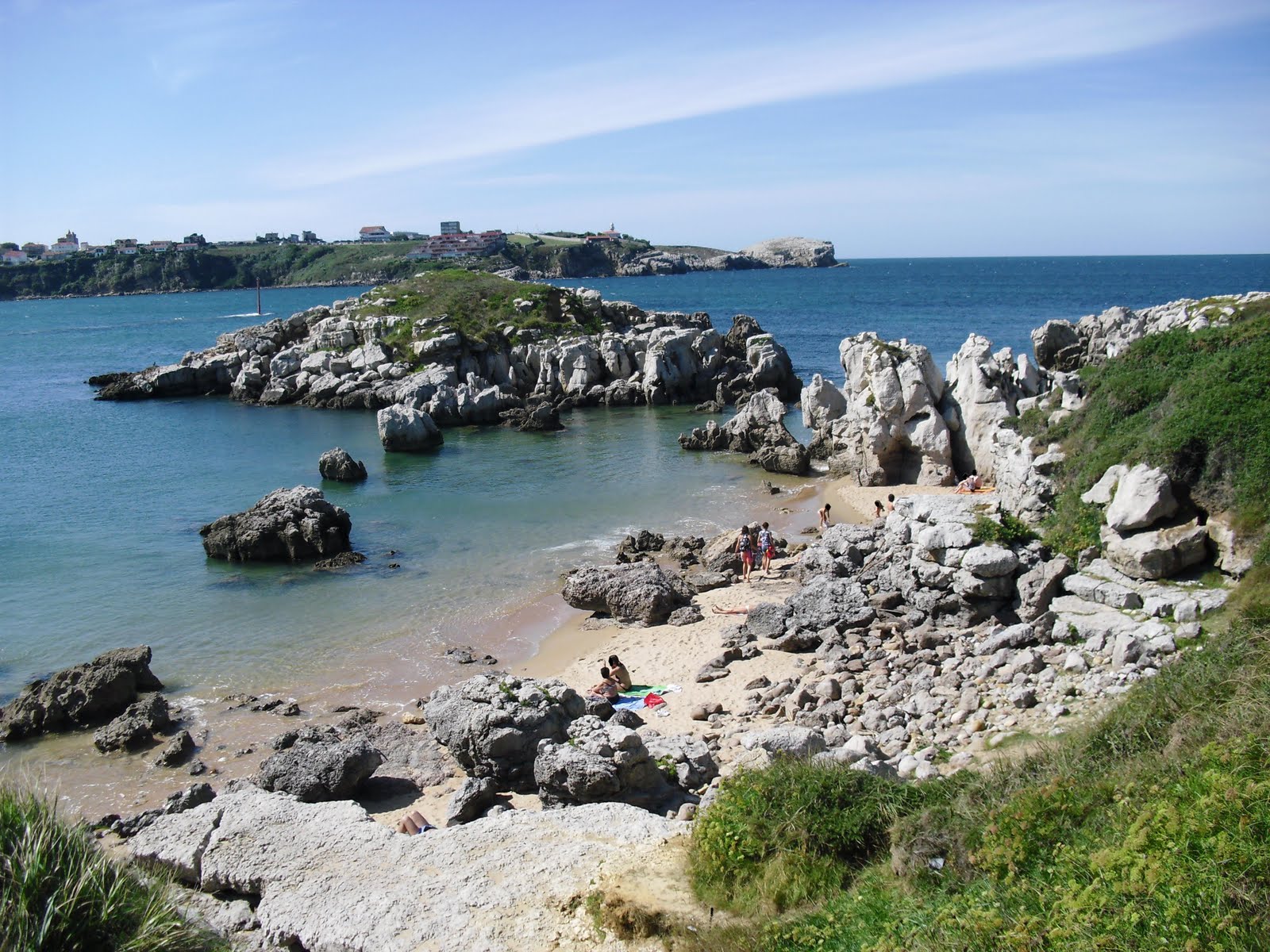 playas y paseos por la costa: CALAS DE CUCHIA