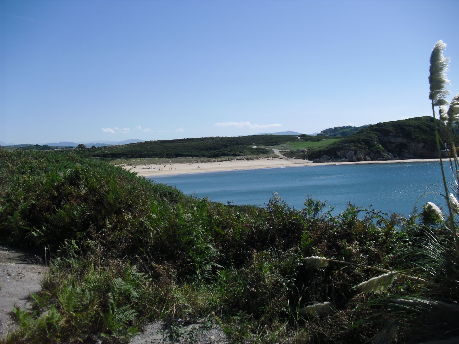 playas y paseos por la costa: CALAS DE CUCHIA