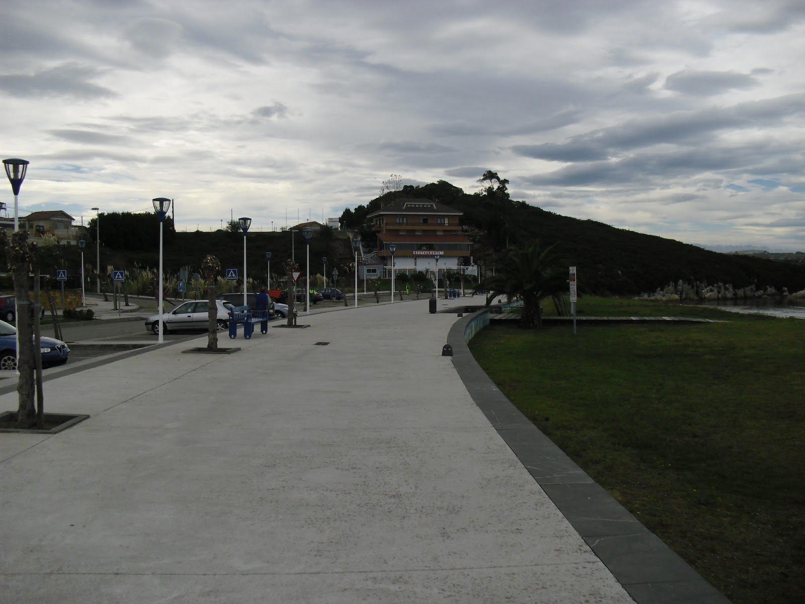 playas y paseos por la costa: PASEO MARITIMO DE MOGRO