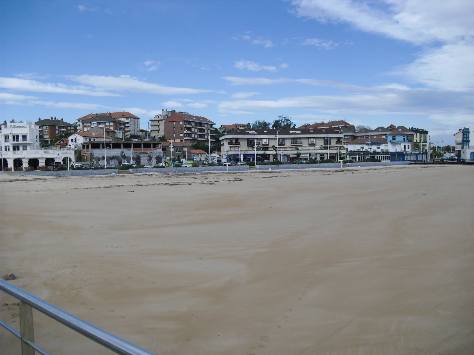 playas y paseos por la costa: PLAYA LA RIBERA Y ESPIGON DE SUANCES