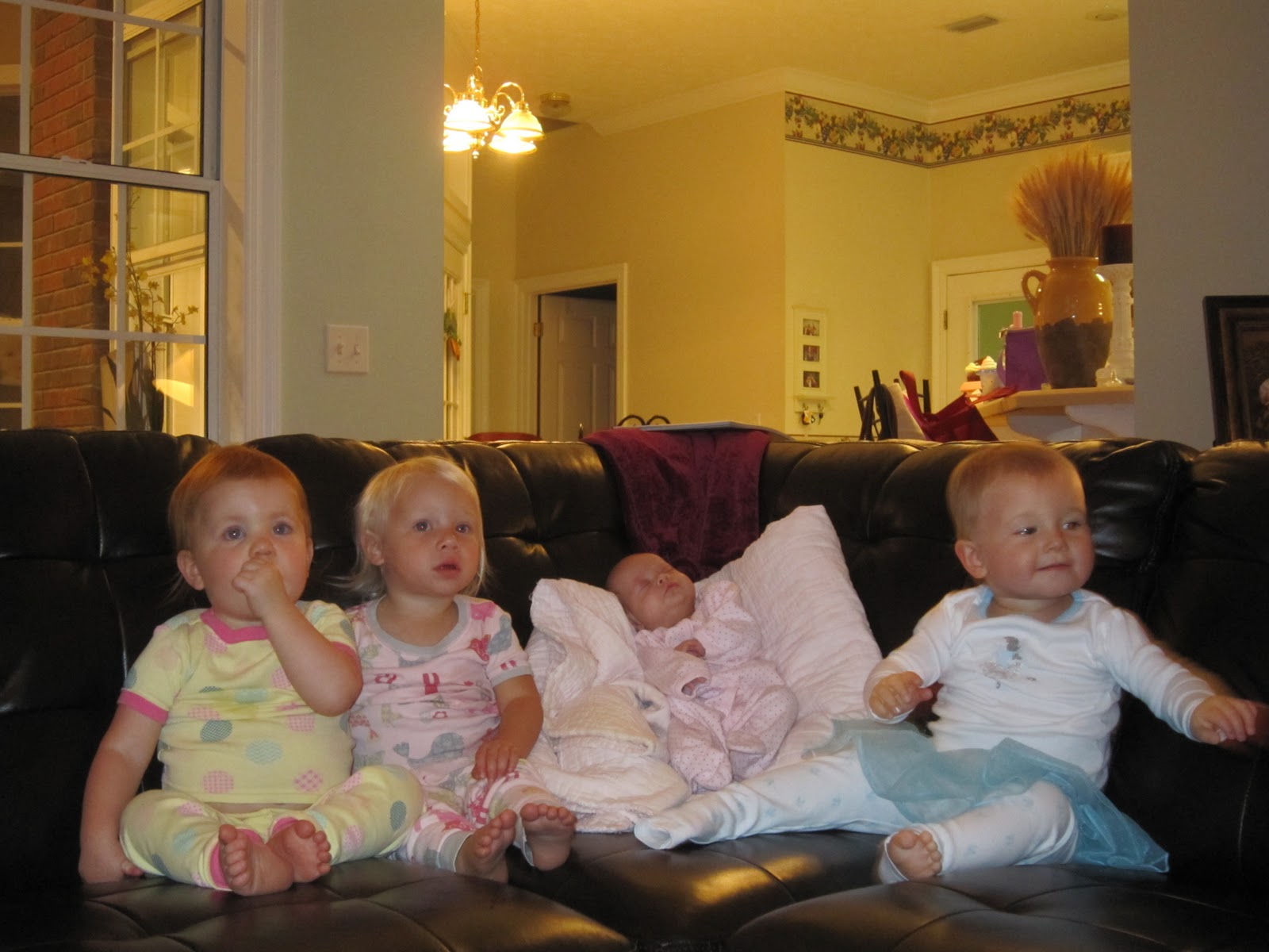 Berry Family: 10/18-24/10--PeePee in Potty, Party Hostess, and 1st Art ...