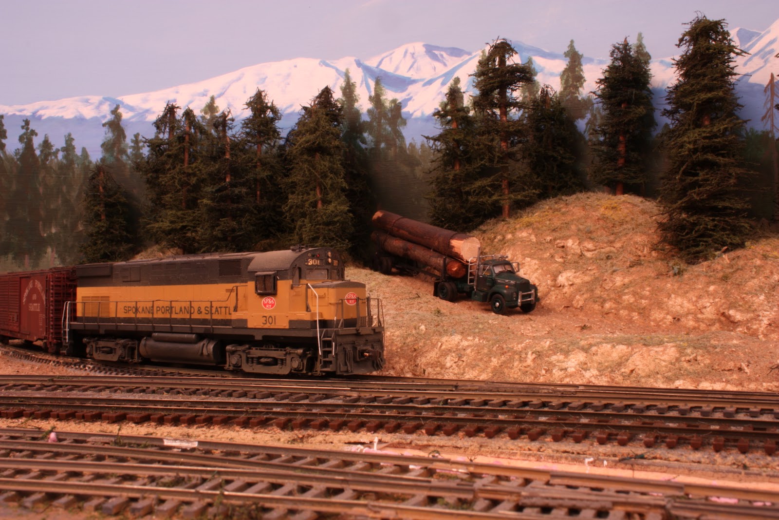 SP&S OREGON TRUNK: PAST LAYOUTS REDMOND & BEND