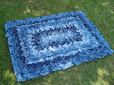 The Funky Clothespin: Project: Scrap denim rug