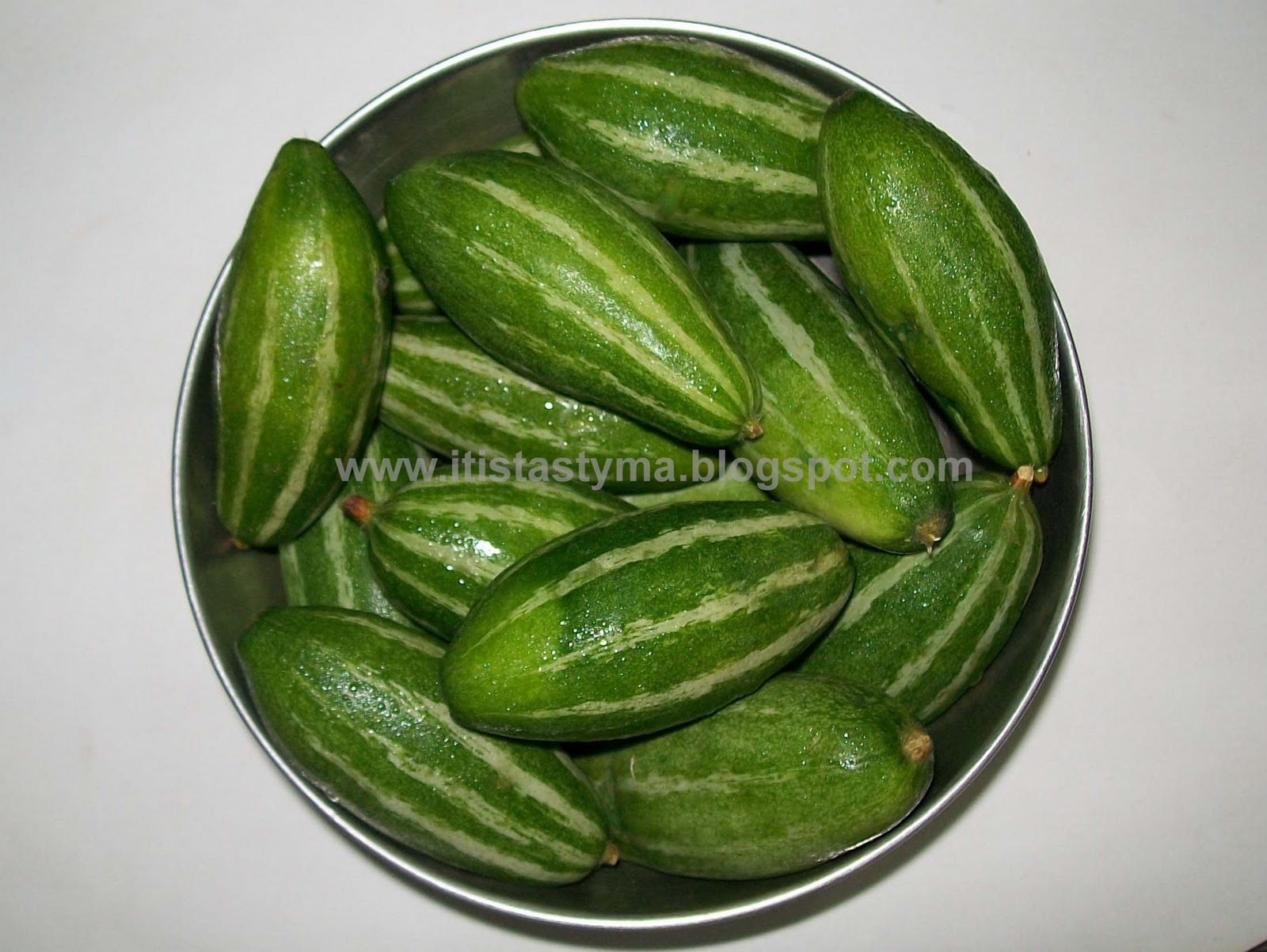 It is tasty ma!: Potoler Dorma -- Stuffed Parwals (Pointed Gourd)