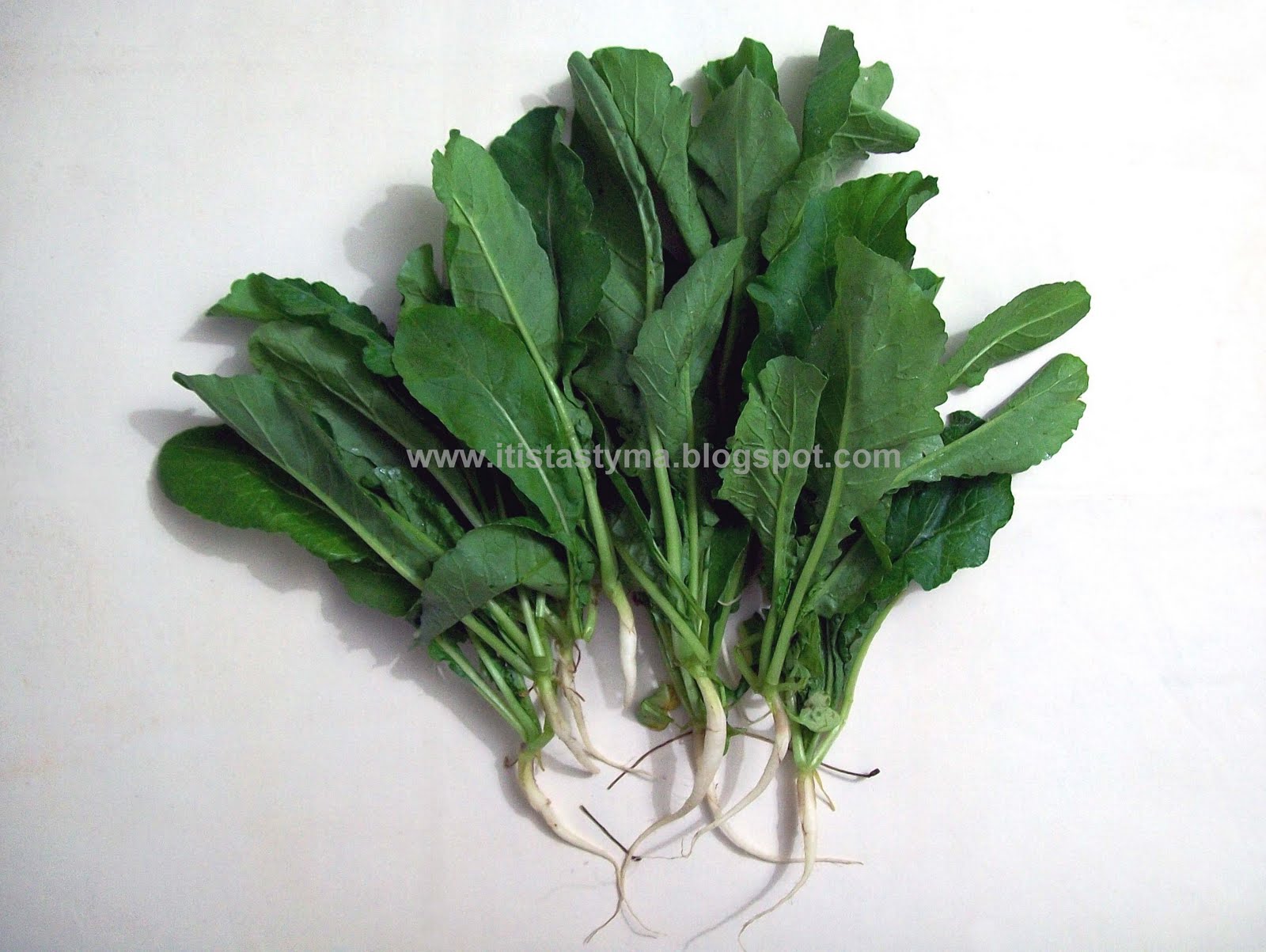 It is tasty ma!: Stir Fried Radish Leaves/ Moolor Shaak Bhaja