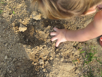 mommy is romantic {a mommy blog}: Outdoor fun and Nakey Babies